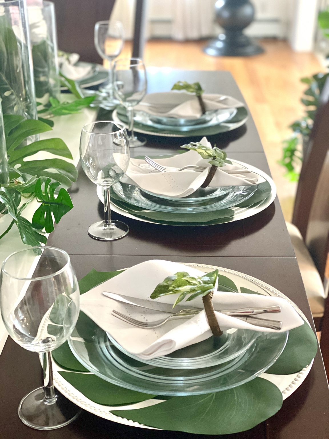 How You Can Throw An Elegant Indoor Tropical Dinner Party - Craft and ...