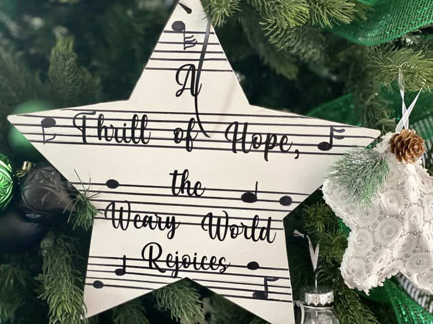 How to Create Cheerful Music Themed Christmas Decor (+DIY Ornaments ...