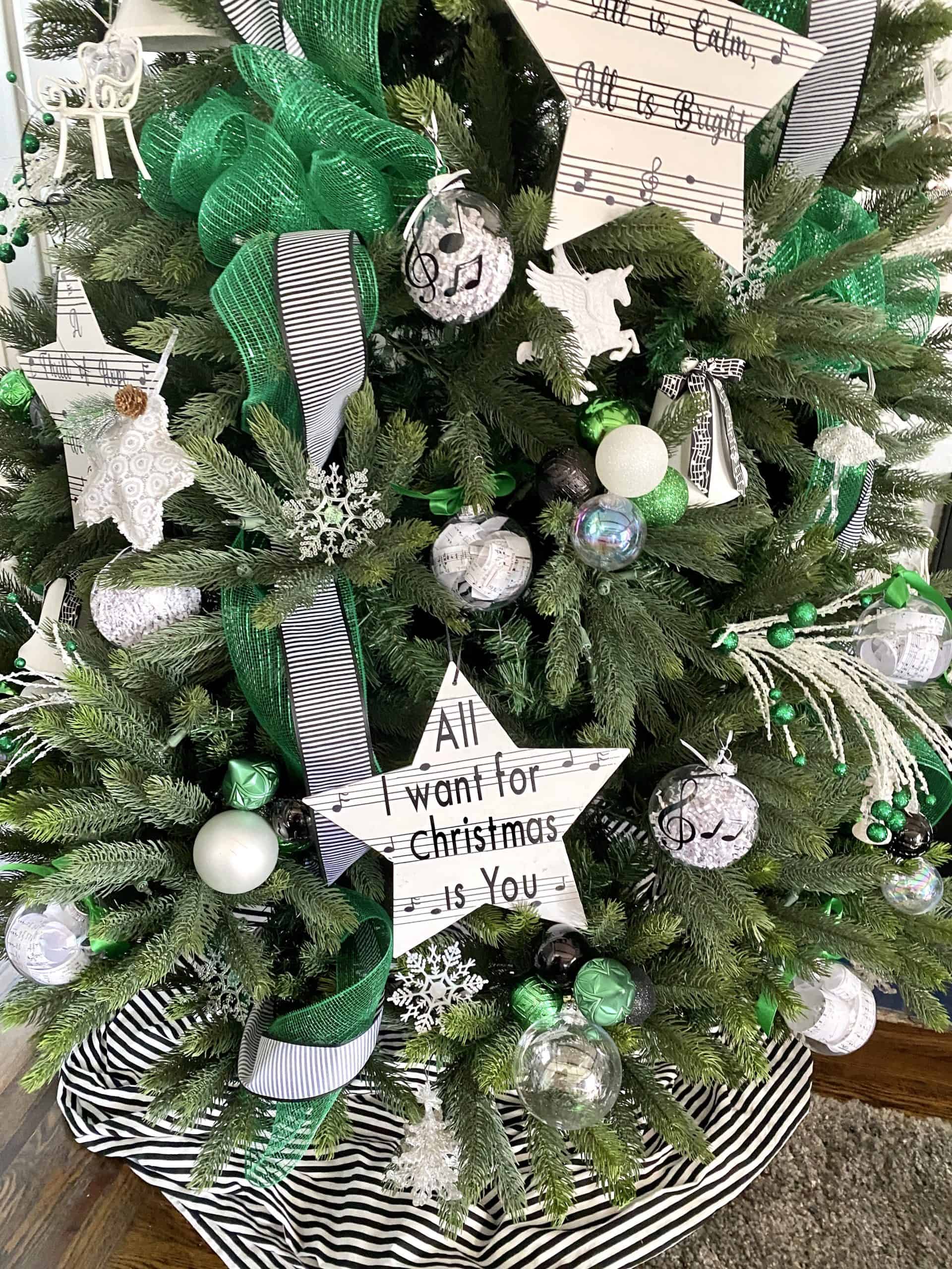 How to Create Cheerful Music Themed Christmas Decor (+DIY Ornaments ...