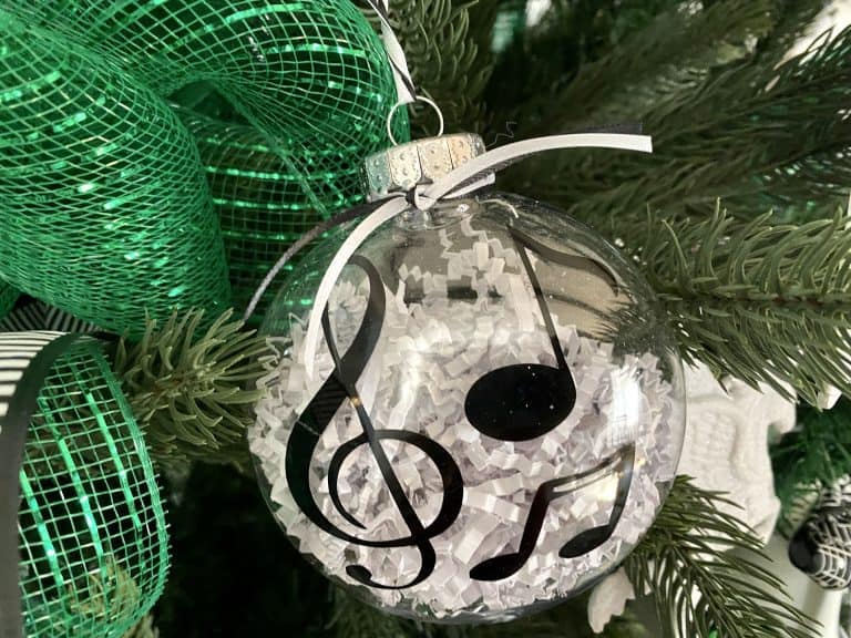 How to Create Cheerful Music Themed Christmas Decor (+DIY Ornaments ...