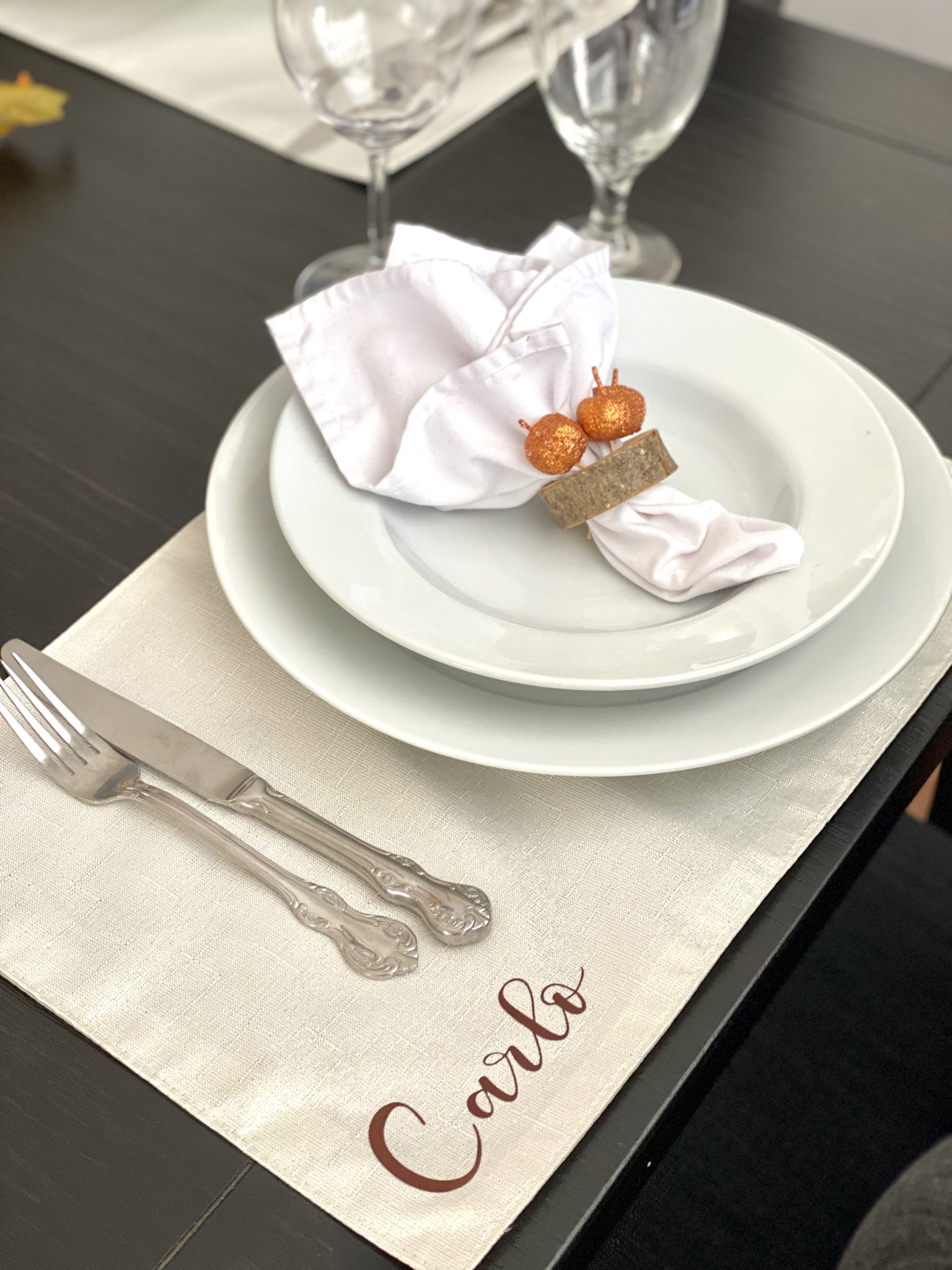 8 of the Most Unique Place Cards to Copy This Thanksgiving - Craft and ...
