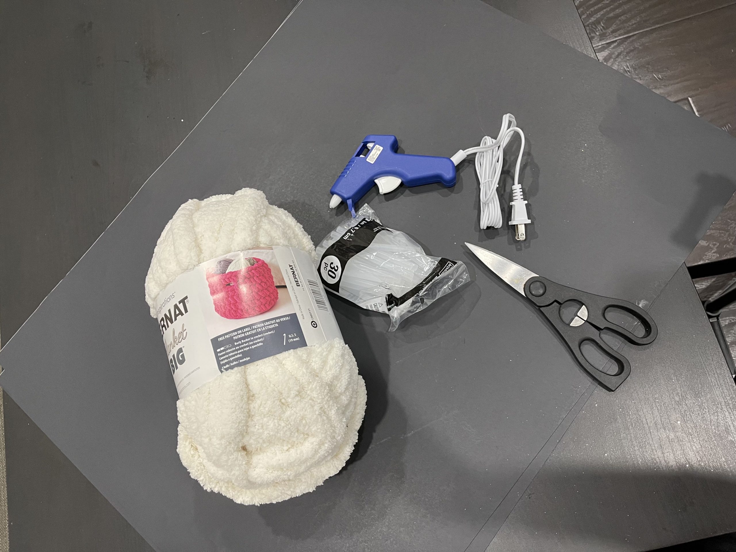 How to Create Chunky Yarn Christmas Trees - Craft and Sparkle