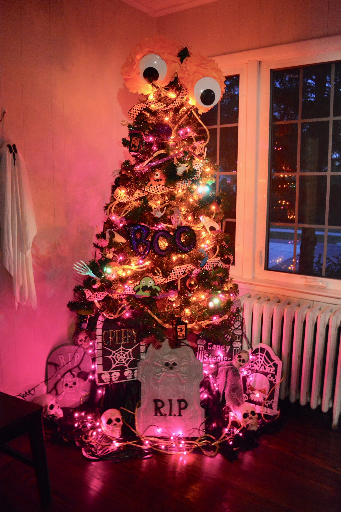 How to Make a Spooky DIY Halloween Tree - Craft and Sparkle